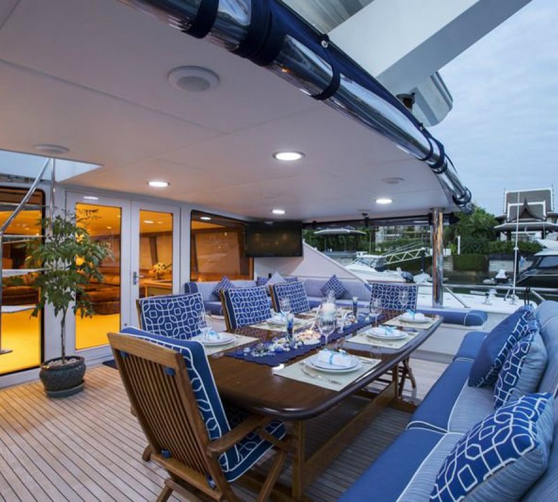 Aft Deck Image Gallery - Main aft deck - aft deck seating area ...